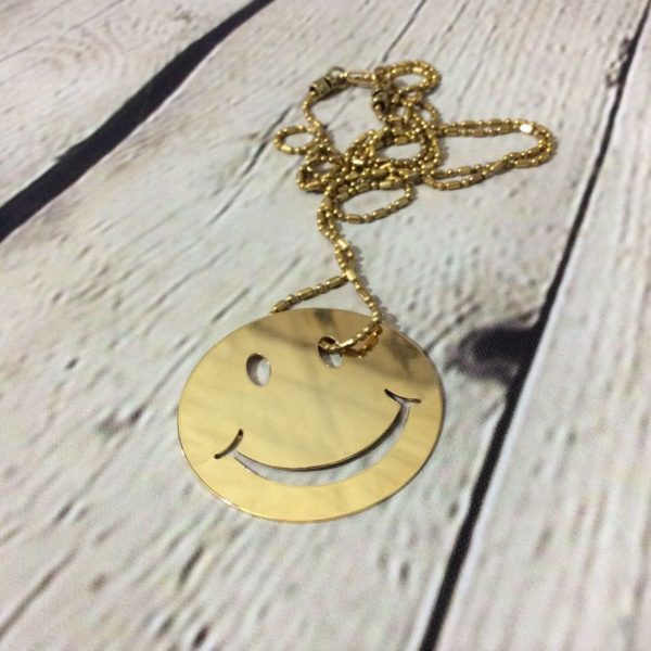 LARGE GOLD METAL SMILEY FACE PENDANT NECKLACE » Boardwalk Vintage